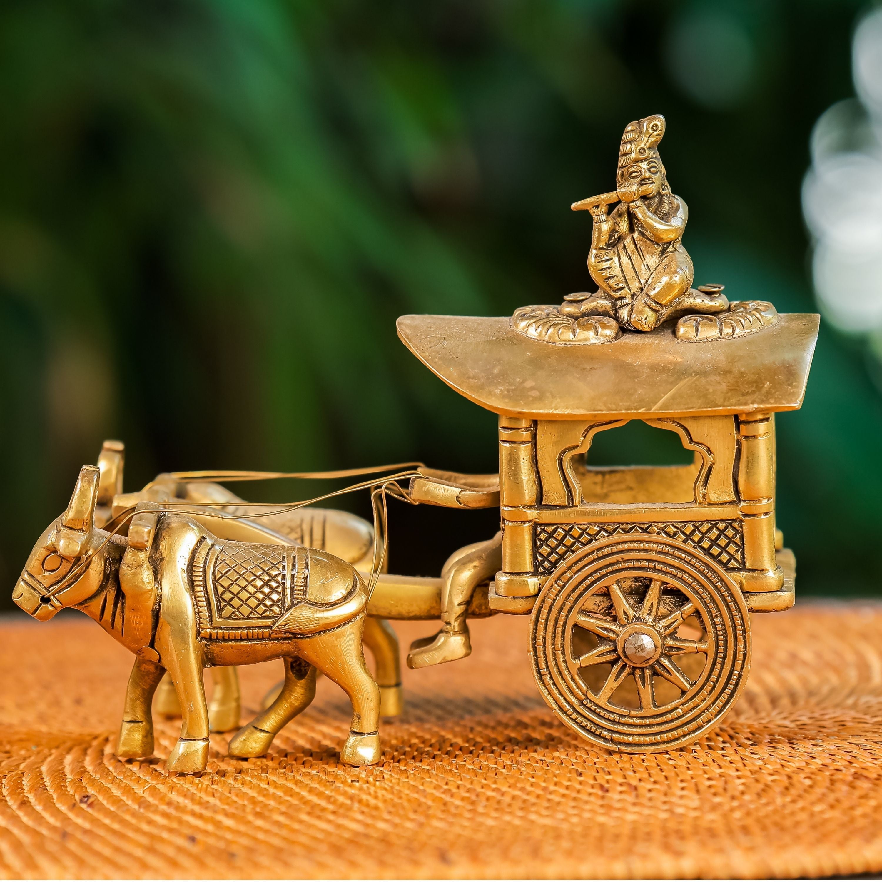 KRISHNA ARJUNA RATHA – Vajram Antiques & Gardens